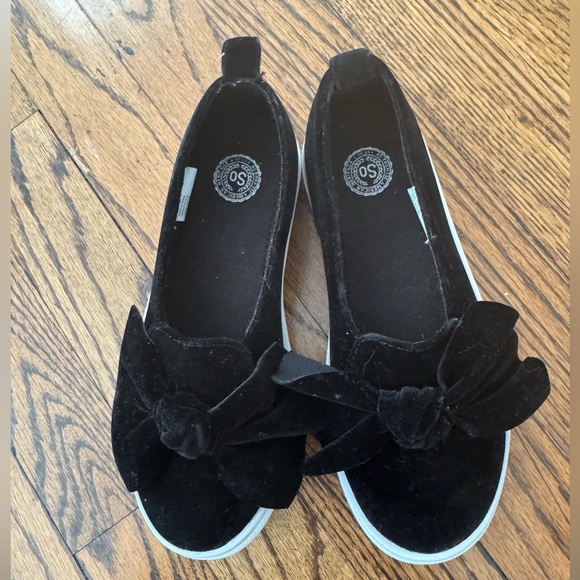 SO | Shoes | So Black Velvet Bow Slipon Miranda Shoes Dressy Sneakers ...